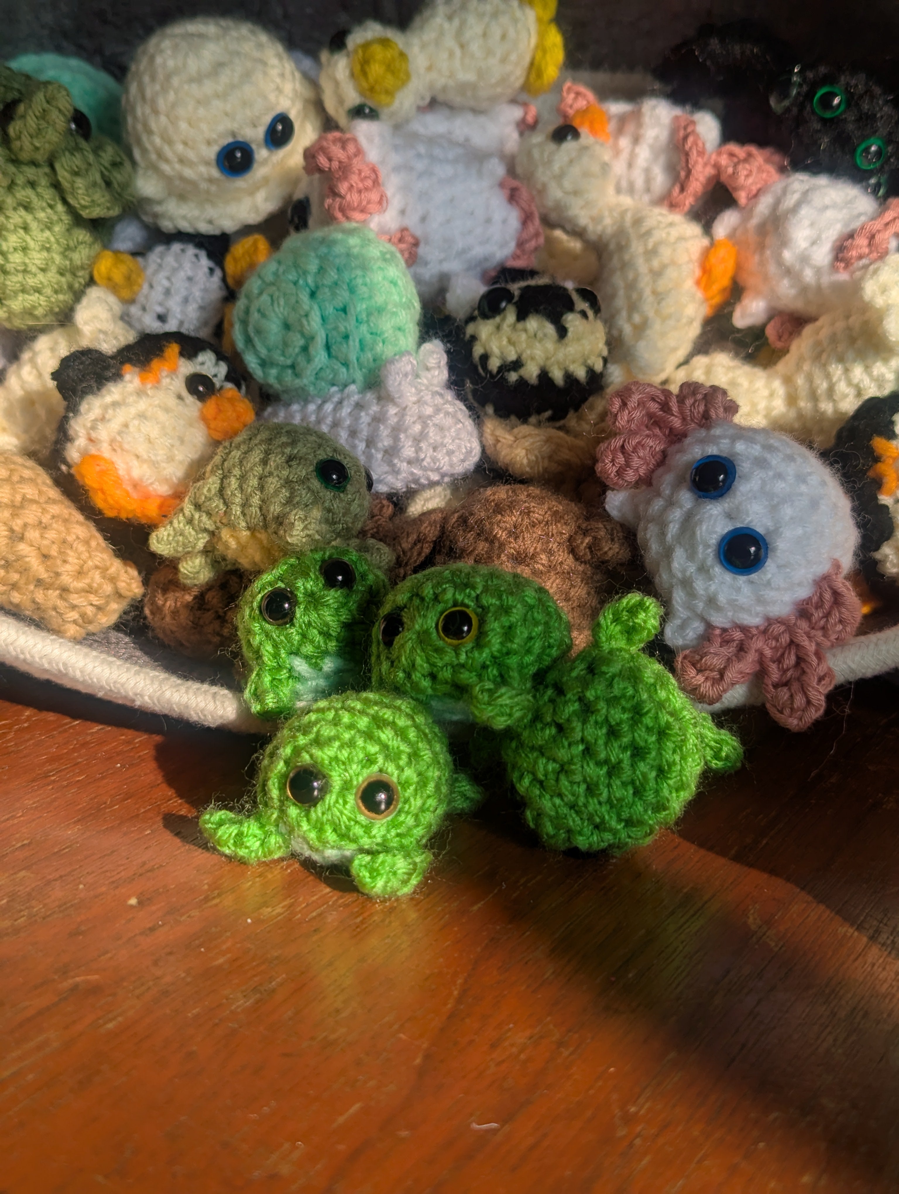 Smol Frog – Stonecobra Creations